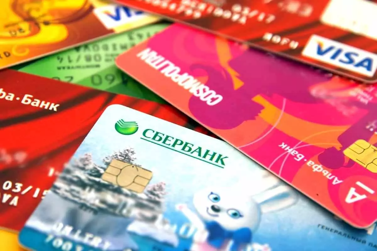 Сбербанк барлық банктік карточкалардың барлық иелеріне 1000 рубль төледі
