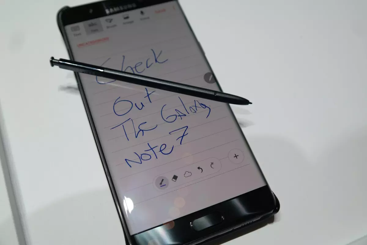 Fasta bakwai na fasali na Samsung Galaxy Note 7, wanda ba zai zama cikin iPhone 7 40385_5