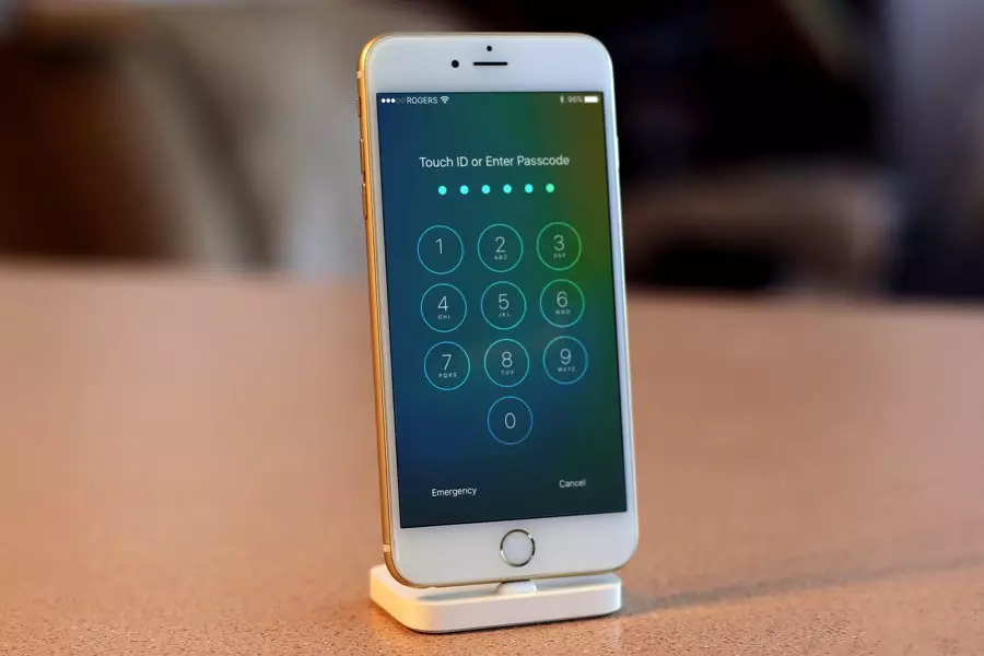 Arîkarê Dengê Siri dihêle hûn iPhone û IPad Lock li iOS 9-ê bişkînin