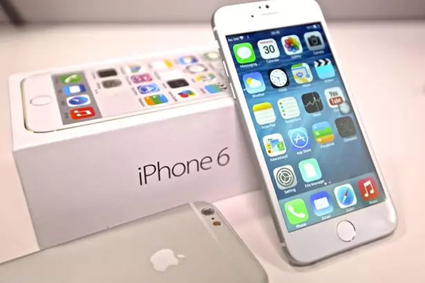 Apple intence daŭre vendas iPhone kaj iPad kun 16 GB da memoro