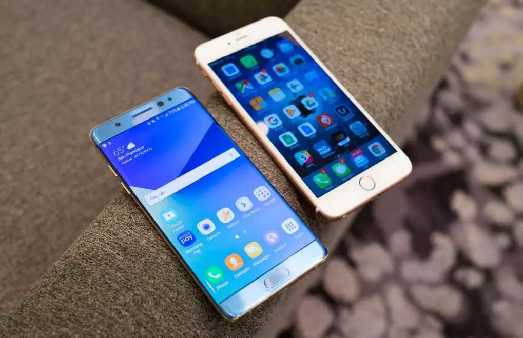 Samsung Galaxy Nóta 7 Apple iPhone 6S Plus Athbhreithniú 4