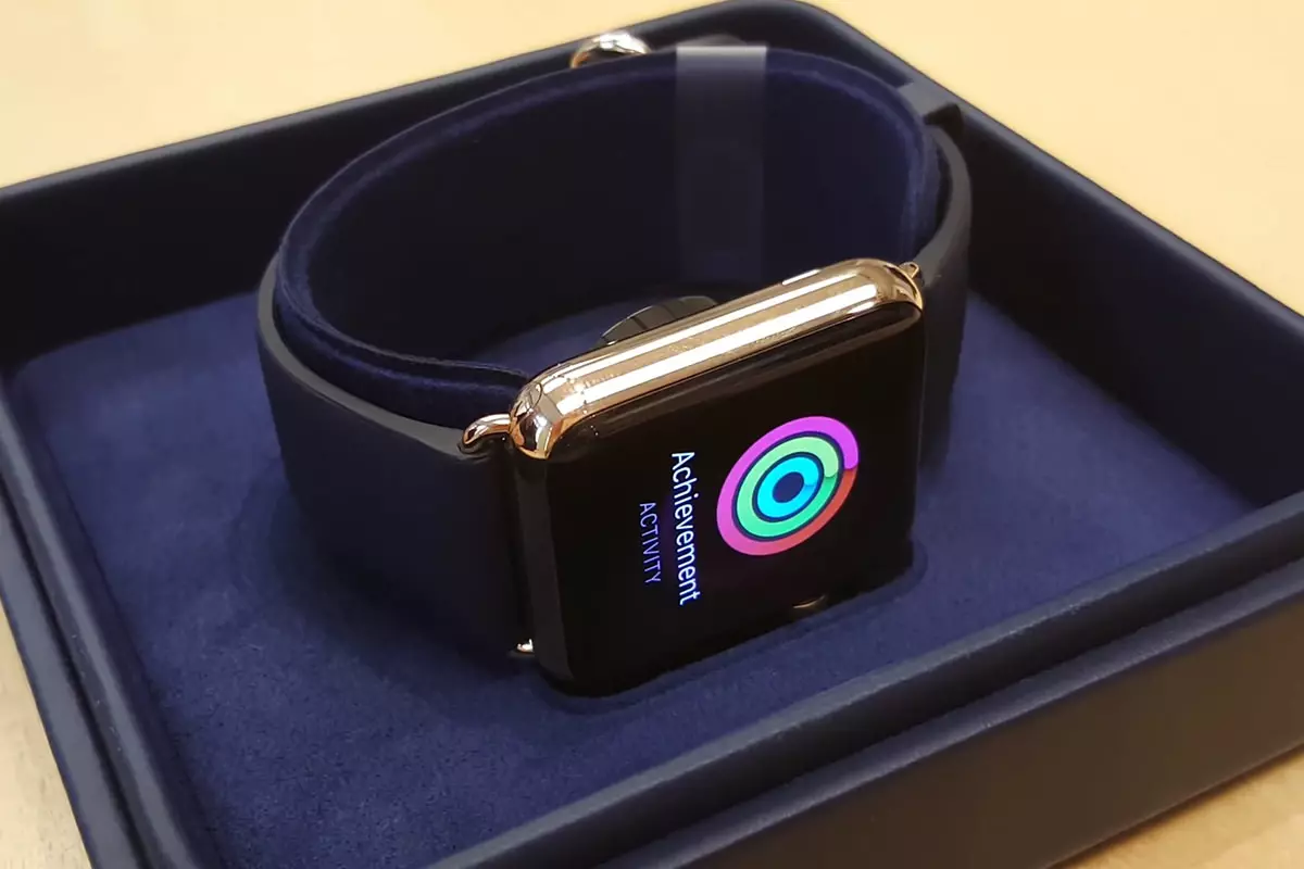 The first unpacking Apple Watch, Watch Sport and Watch Edition on video