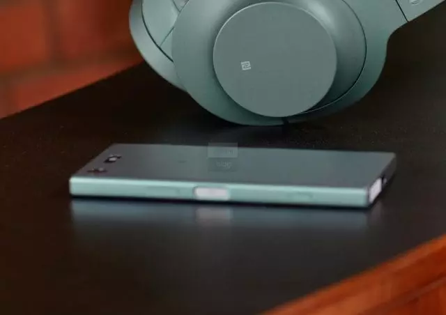 Iifowuni ezingenazo kwikamva: Sony Xperia Xz1 kunye ne-XZ1 compact 4155_5