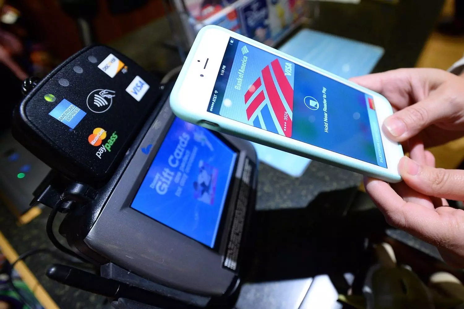 Na Rússia, crie a substituição nacional de sistemas de pagamento A Apple Pay e o Google Pay