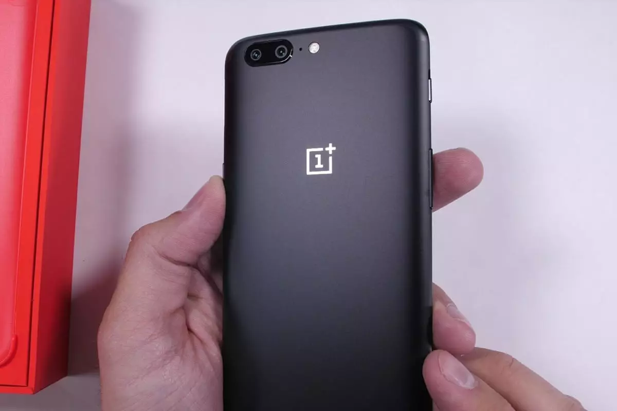 Maailma esimene krahhi test lipulaev Oneplus 5 - kõik halvad?