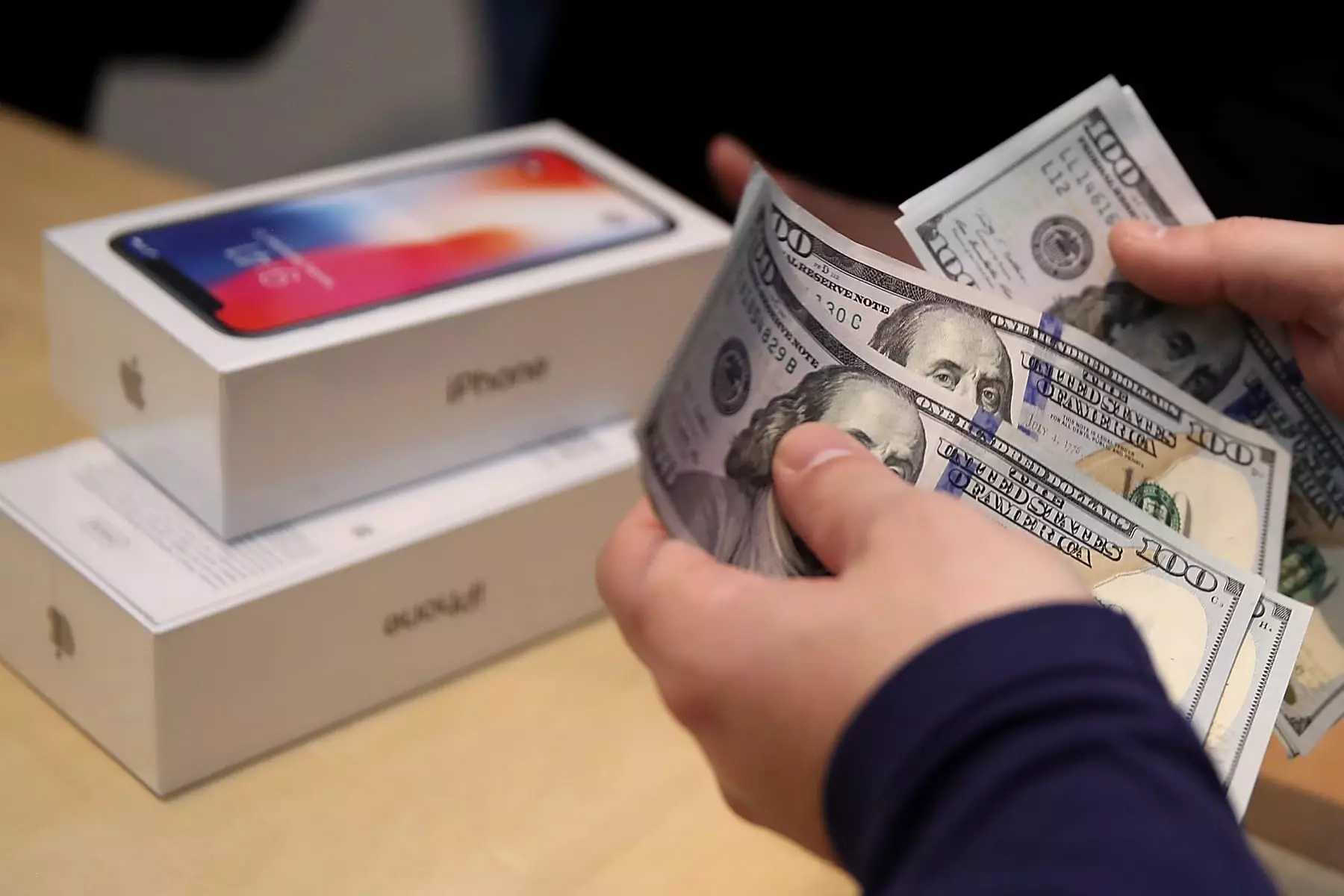 Dans les magasins "Svyaznoy" et "Euroset", il y a des fraudeurs lors de la vente de l'iPhone X