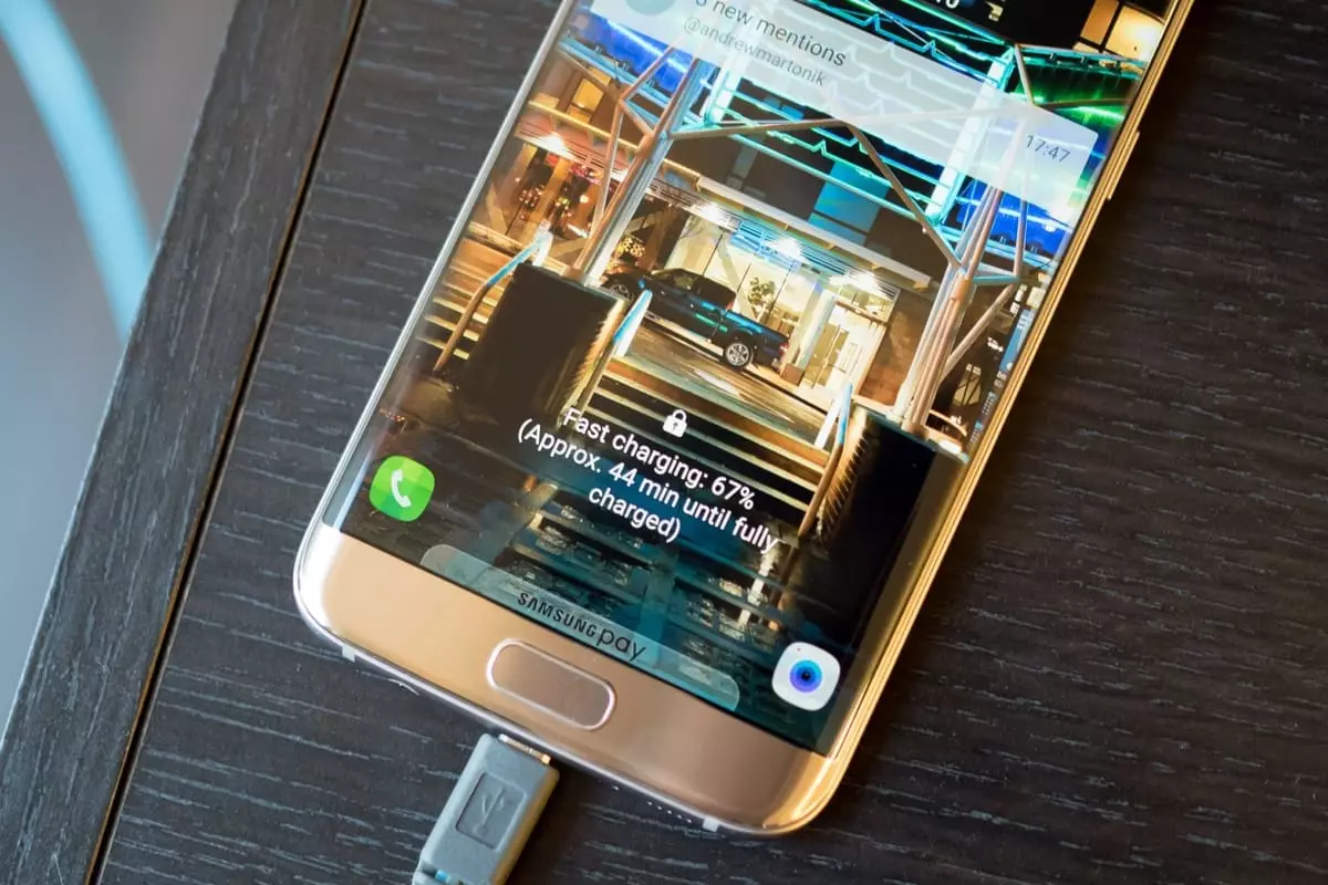 Samsung Galaxy S8 iPhone 7 PLUS 3