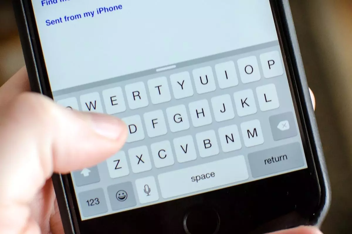 No código de iOS 8, detéctase un teclado para a entrada cunha man no iPhone