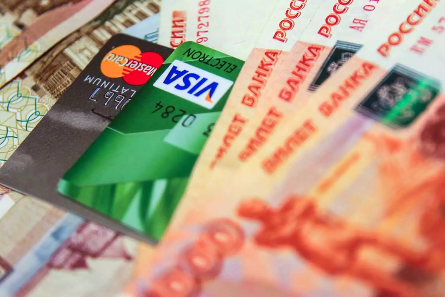 Kupci Alpha banke žale se na pozive s sigurnosne službe s naknadnim zakretnim momentom od bankovnih kartica