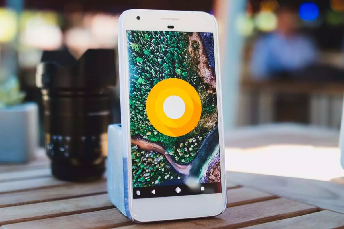 Google telah mengeluarkan Android 8.0 Oreo untuk semua telefon pintarnya - bagaimana untuk memasang?