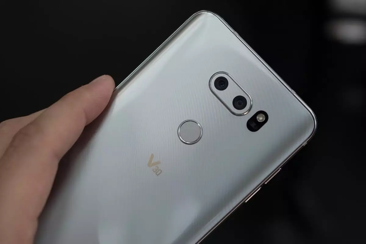 اعلان LG V30 - لوڈ، اتارنا Android پر بہترین ایکسچینج پرچم بردار