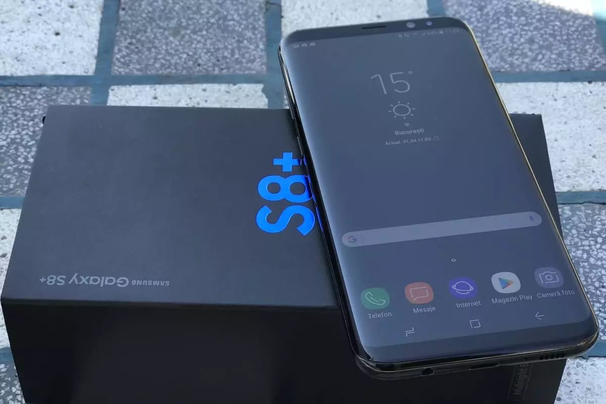 Samsung Galaxy S8 u Galaxy S8 + Screens huma rikonoxxuti bħala l-aqwa fid-dinja.