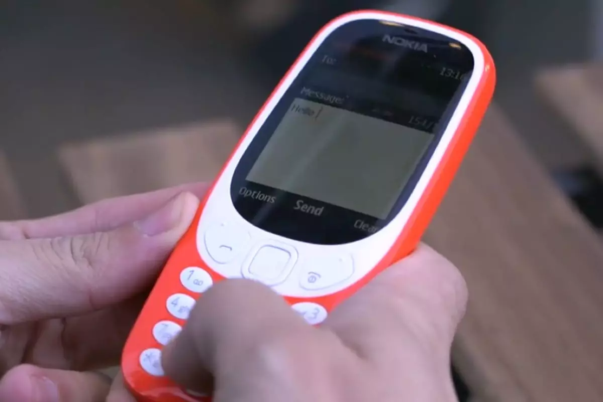 Baie kopers van Rusland teleurgesteld nuwe Nokia 3310