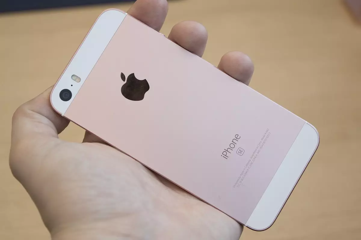 Iphone Se Smartphone izaba kunanirwa kwa Apple