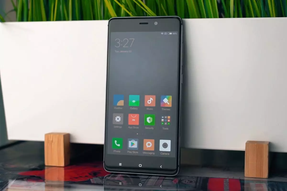 Review en ûnderfining fan it brûken fan it budzjetflaggeskip Xiaomi Redmi 4 Pro (Prime)