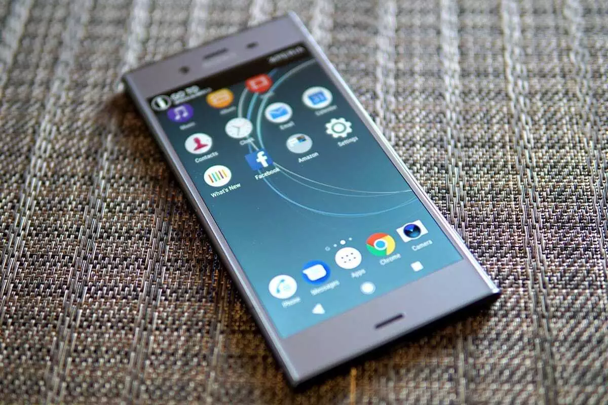 Theko le letsatsi la ho qala ha thekiso ea li-flaidships Sony Xperia xz1 le xz1 chokothusi 4544_1