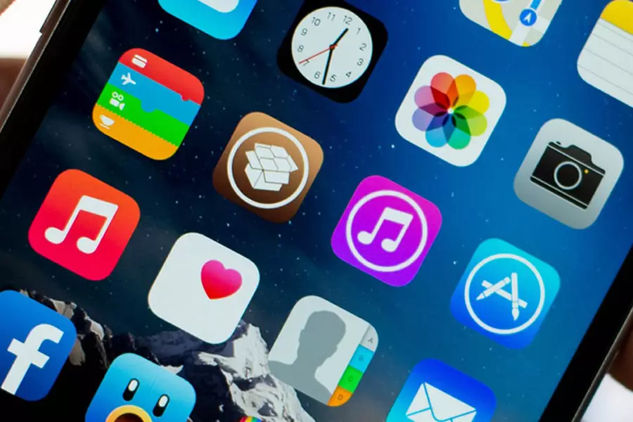 Hackers have begun searching for vulnerabilities in beta version of iOS 9 Beta 1