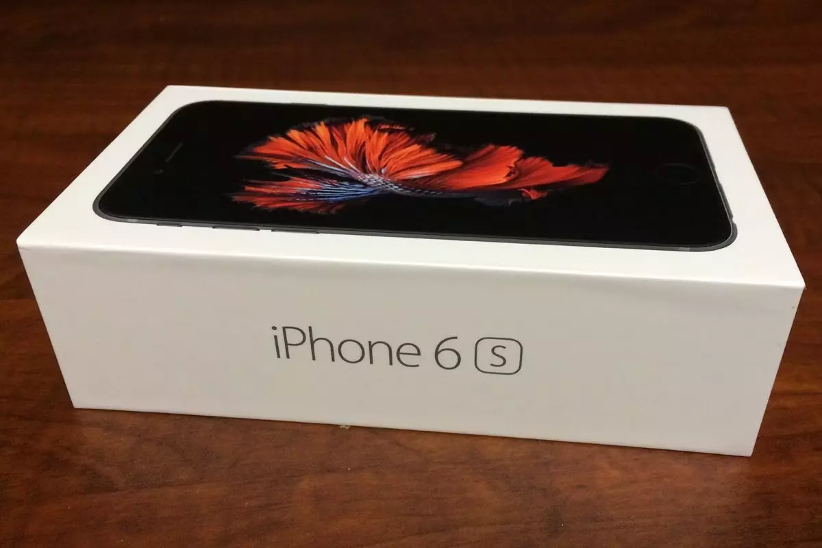 Кошт iPhone 6s з 16 Гб флэш-памяці перавысіла цэннік за мадэль з 32 Гб назапашвальнікам