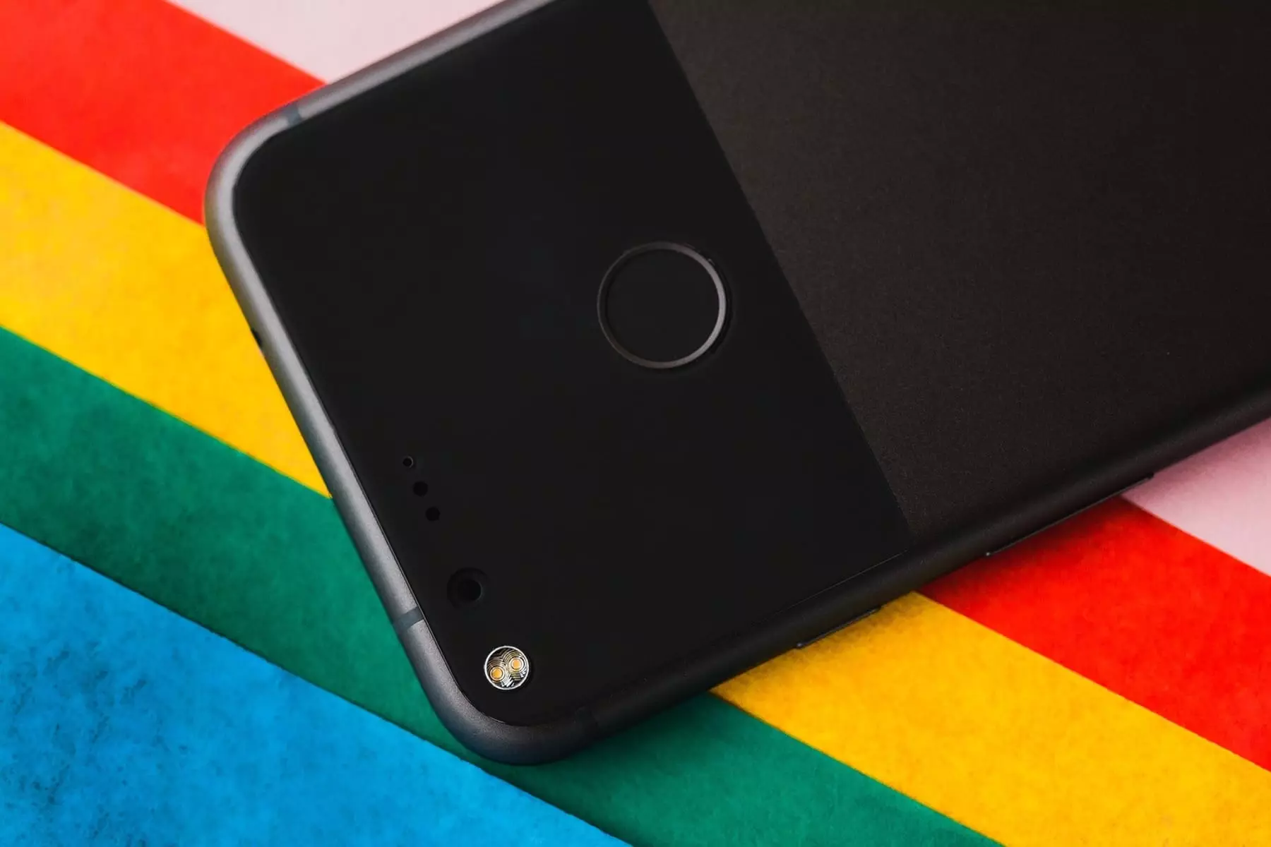 በርካሽ ቦታ - ምን ያህል በሩሲያ ውስጥ በ Google Pixel እና Pixel ኤክስ ወደ ዩናይትድ ስቴትስ ጋር ሲነጻጸር ናቸው?