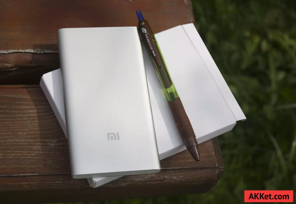 Xiaomi Mi پاور بینک 5000 ایم اے کا جائزہ لینے آئی فون 6.