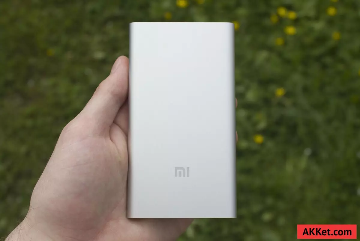 Xiaomi Mi پاور بینک 5000 ایم اے کا جائزہ لینے آئی فون 8.