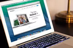 Prodaja obnovljene MacBook zraka 11. i 13. kasno 2014. počela je