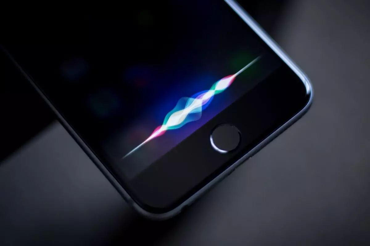 I-Apple iya kuzisa umncedisi welizwi kwi-SIRI kwinqanaba elitsha kwi-IOS 11