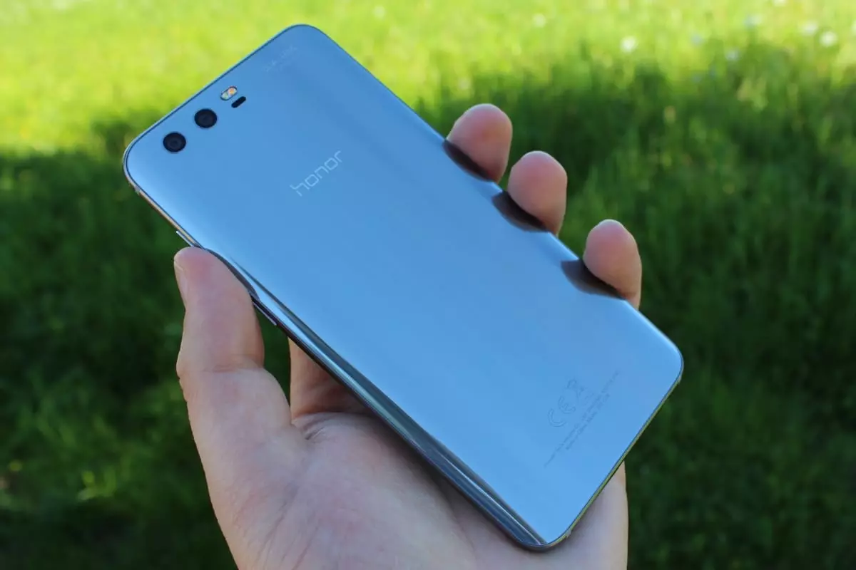 Harga rasmi Huawei Honor 9 di Rusia menghairankan