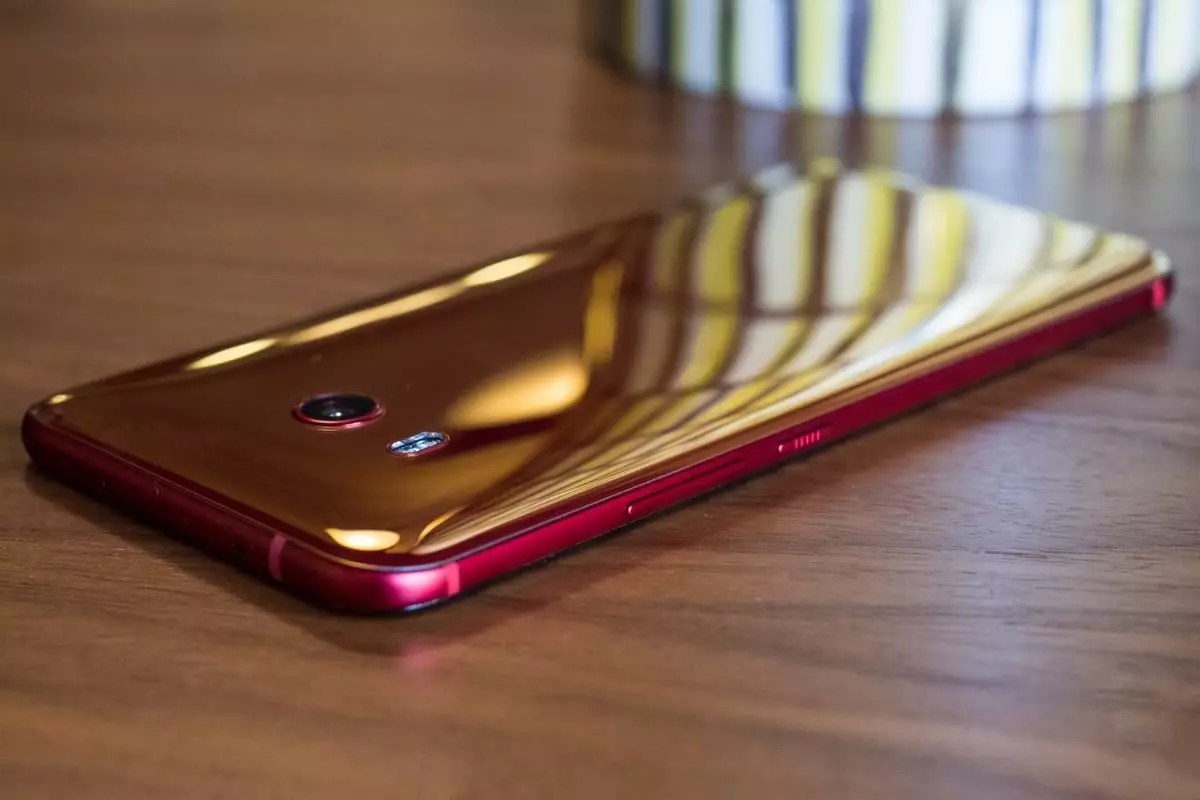 Безрамковий HTC U11 Plus, «вбивця» iPhone X, отримав офіційну дату анонсу 4856_1