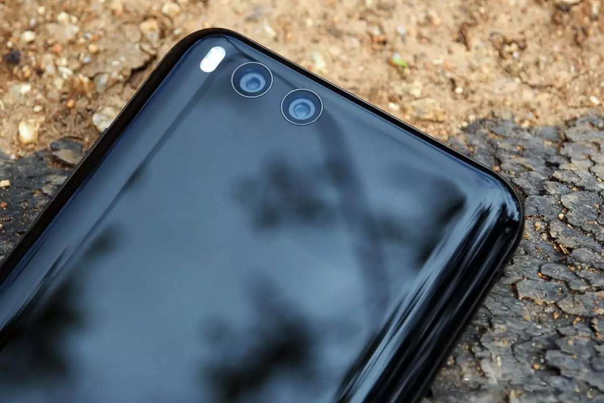 Enfin: Xiaomi MI 6 a commencé à vendre officiellement en dehors de la Chine