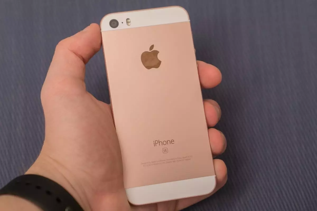 Ce n'est pas un faux: les nouveaux smartphones de l'iPhone SE arrivent