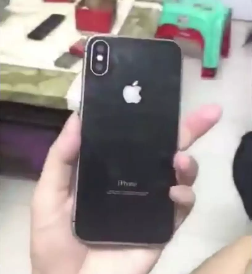 IPhone 8 klonak pantaila kramorrikoarekin eta kamera bikoitza dagoeneko Txinan eros daiteke 4879_3