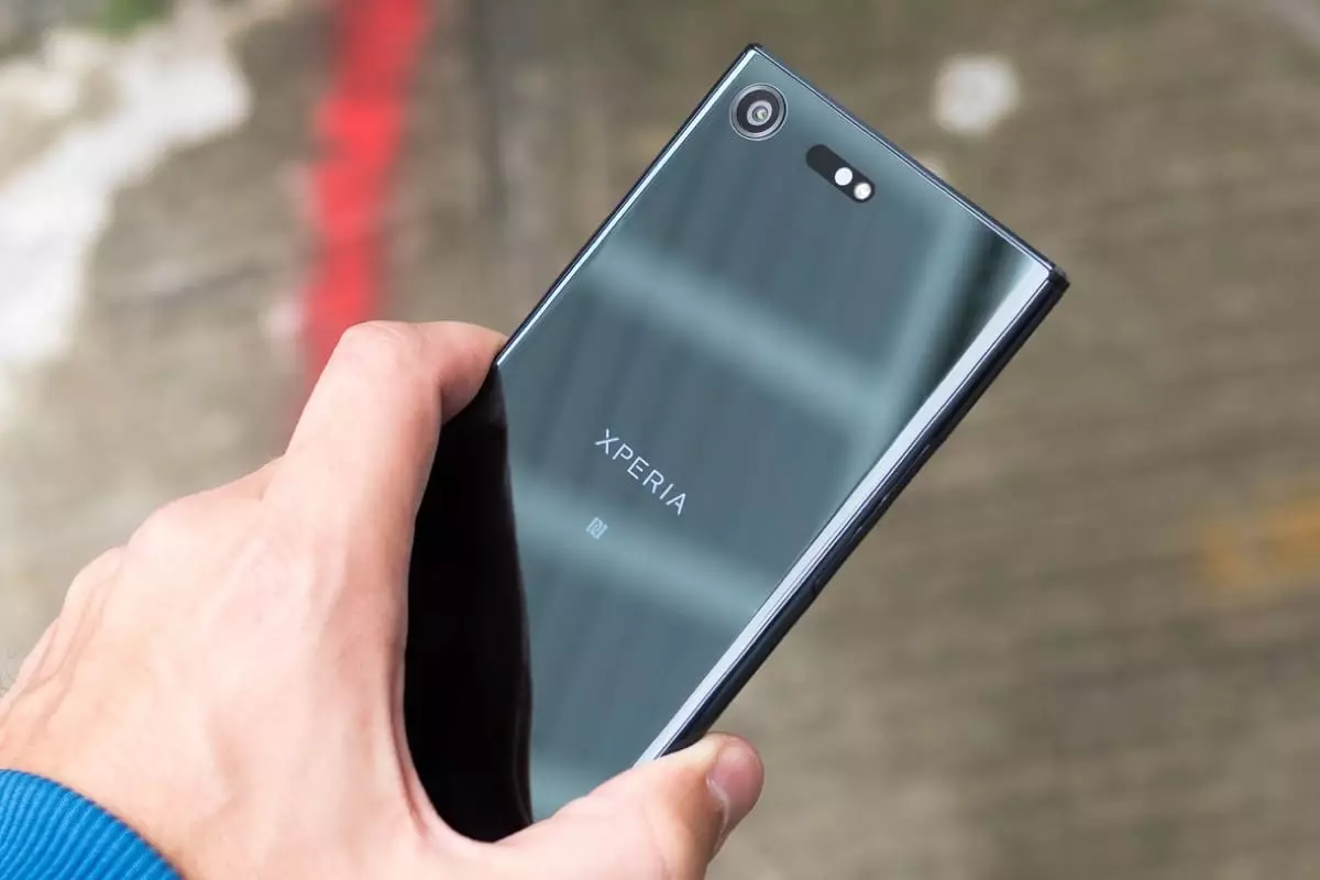 在俄羅斯，價格索尼XPERIA XZ保費分別為新旗艦的公告倒塌，由於