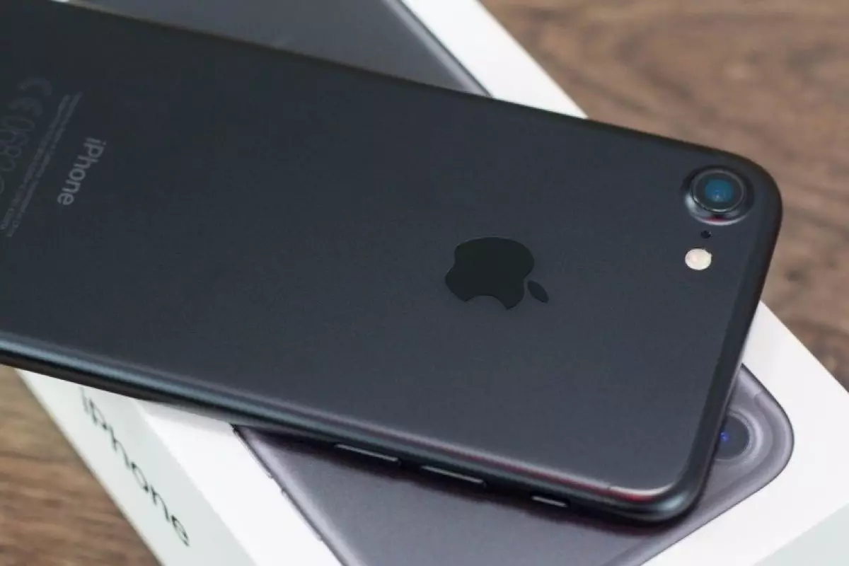 Russyske groshingaler ferkeapet iPhone 7 foar 7 000 rubles