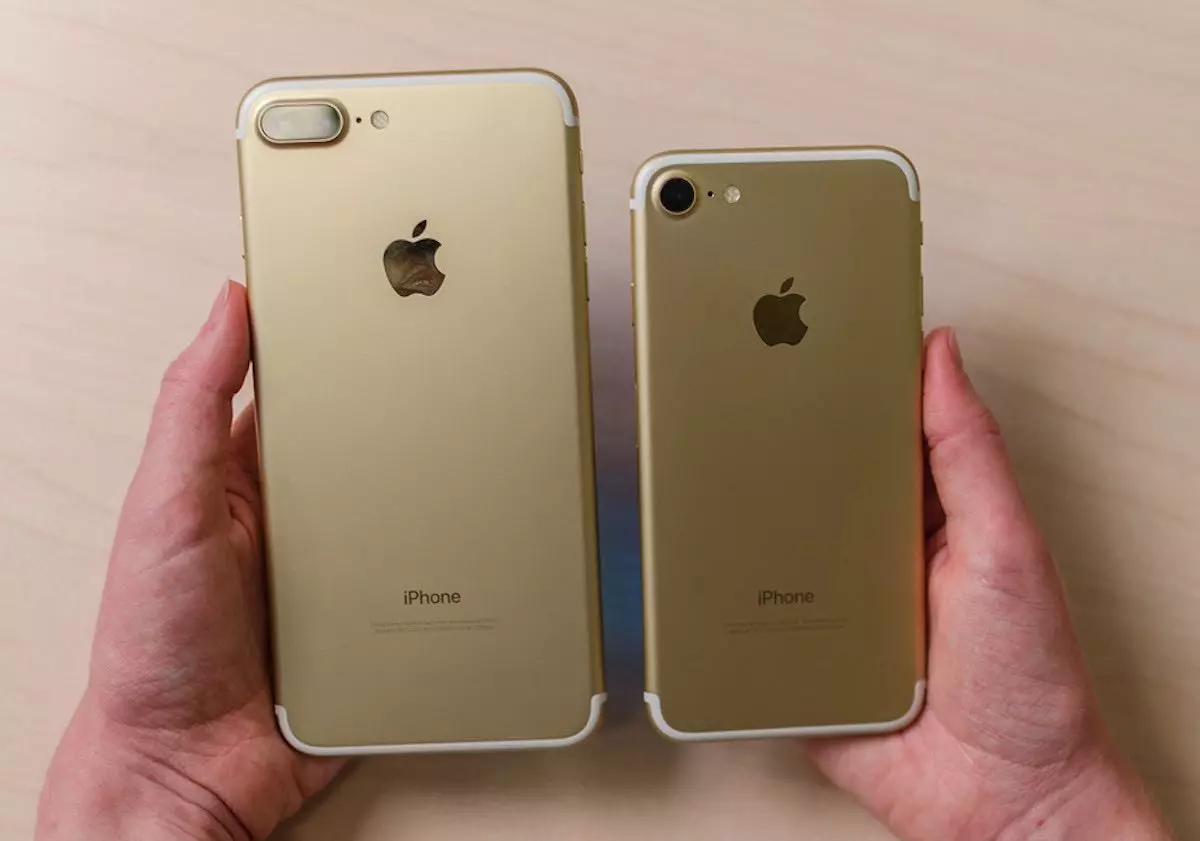 Apple iPhone 7 kuphatikiza Russia 2