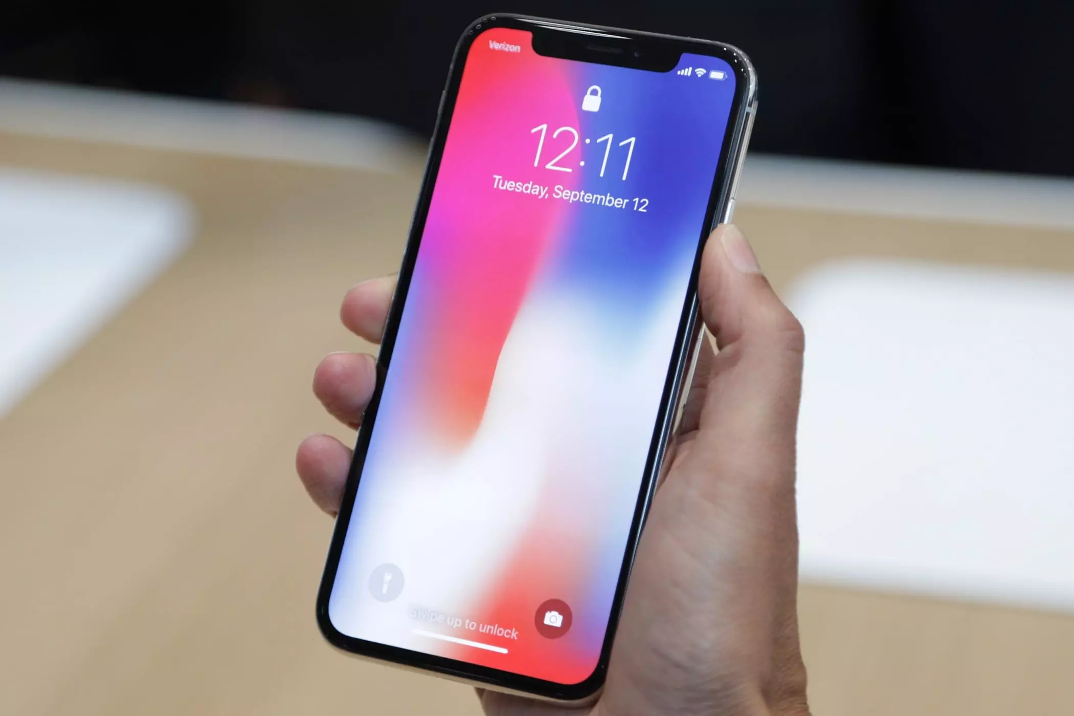 Umuntu wese arashobora kwinjiza amafaranga 30.000 mugitangira cyo kugurisha iphone X.Uburusiya