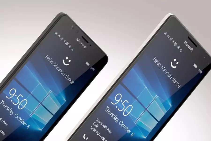 Σε νέα smartphones Lumia στα Windows 10, μπορείτε να συνδέσετε την οθόνη και το πληκτρολόγιο