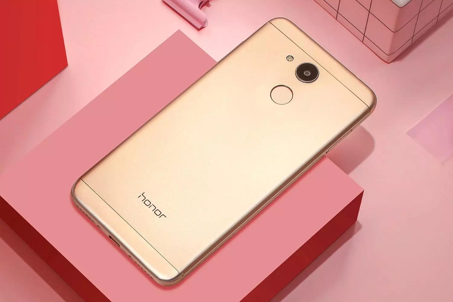 Rega resmi saka Huawei Honor 6C PRO bakal Plunge Buyers Buyers Rusia