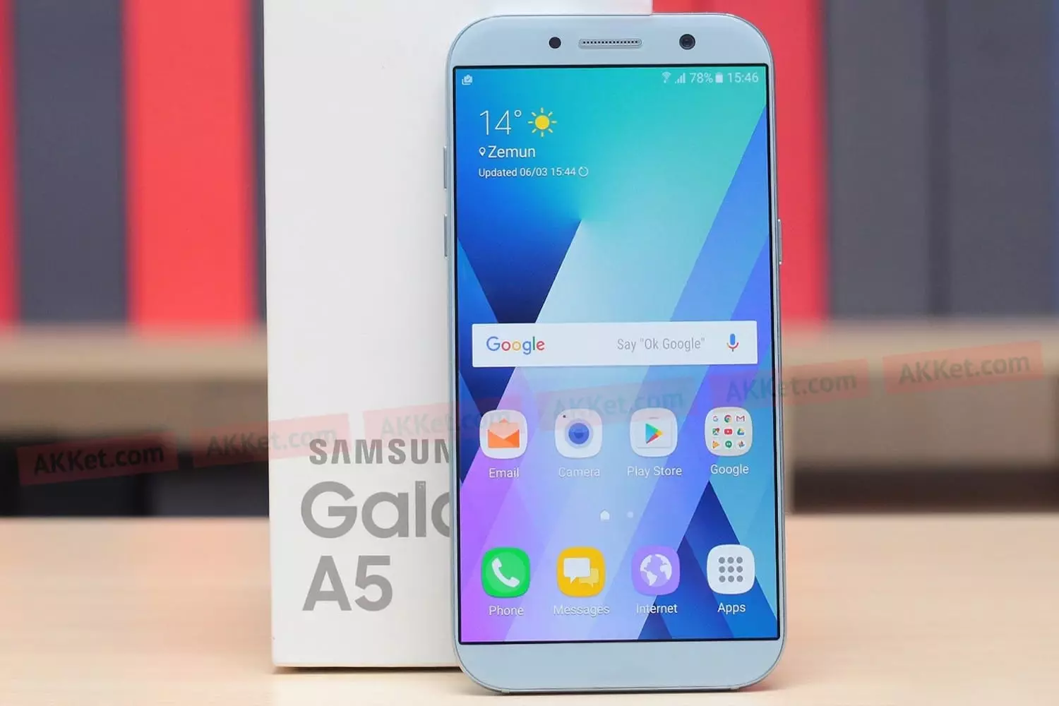 Samsung Galaxy A5 (2018) hefur sýnt á opinberum myndum og það er spike