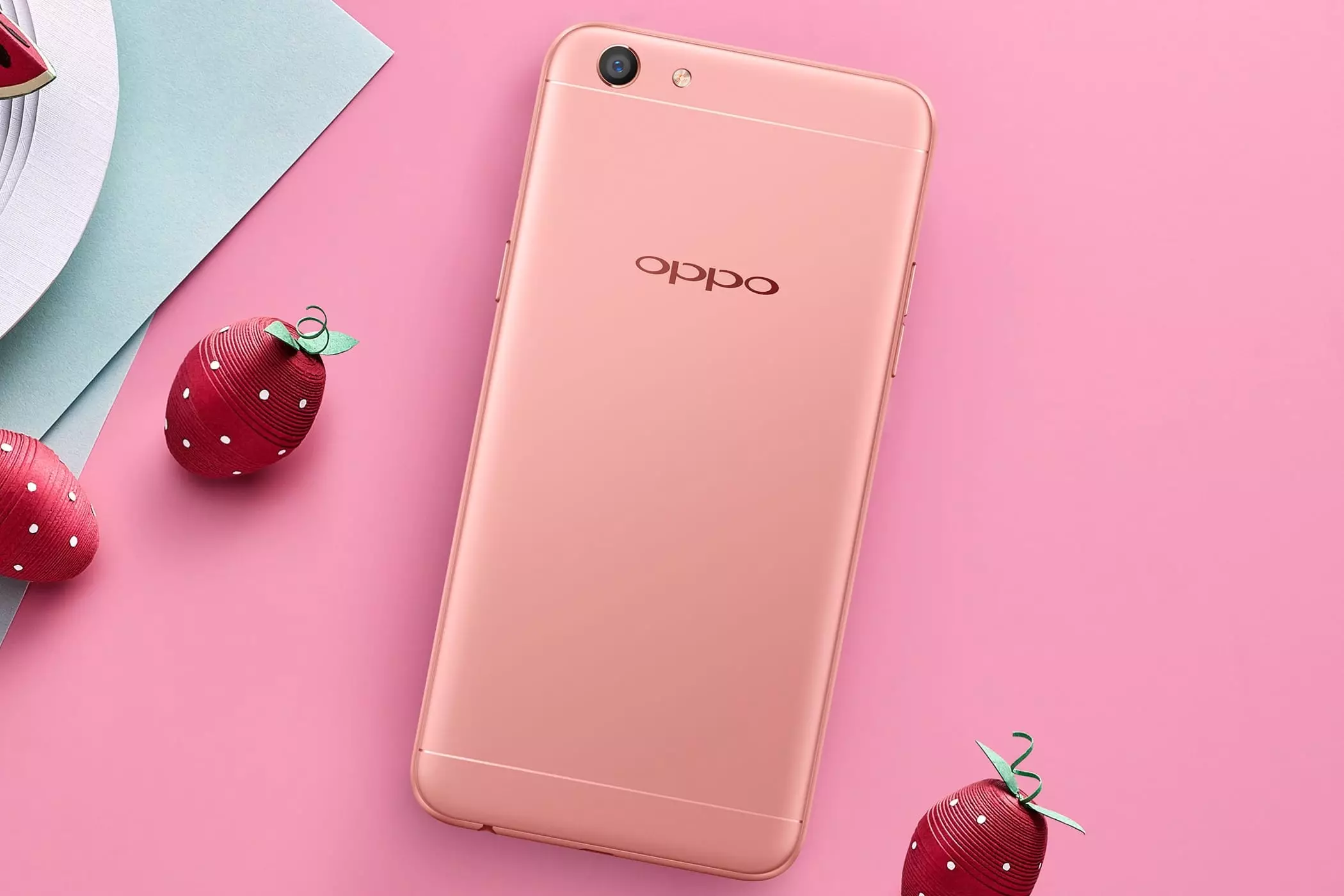 Oppo mula menjual di Rusia Telefon pintar yang murah untuk selfie