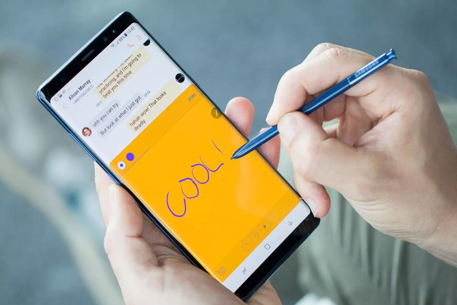 Microsoft, markalı mağazalarında Samsung Galaxy Note 8'i satmaya başladı