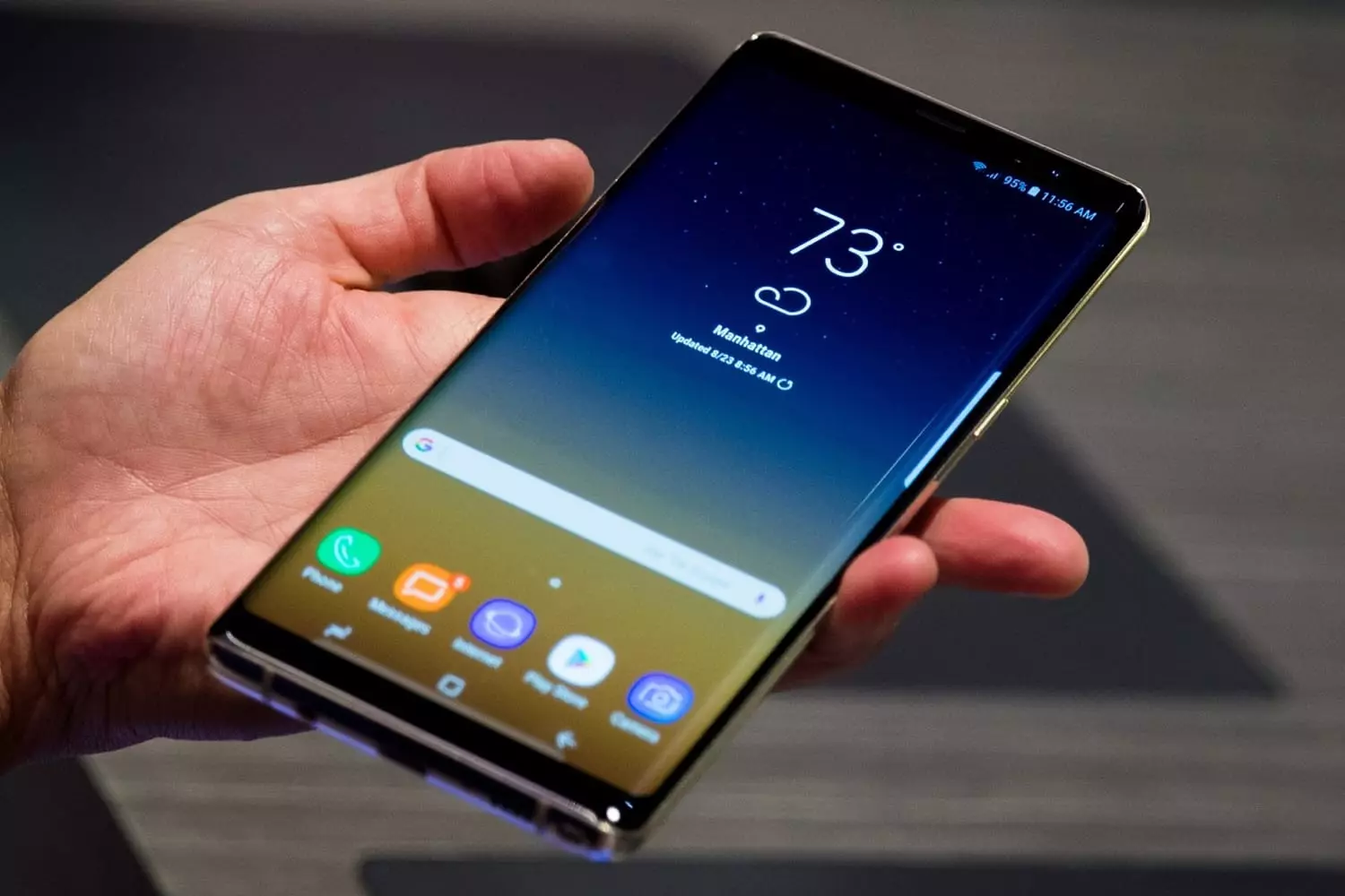 微软开始在他们的品牌商店销售三星Galaxy Note 8 5139_2