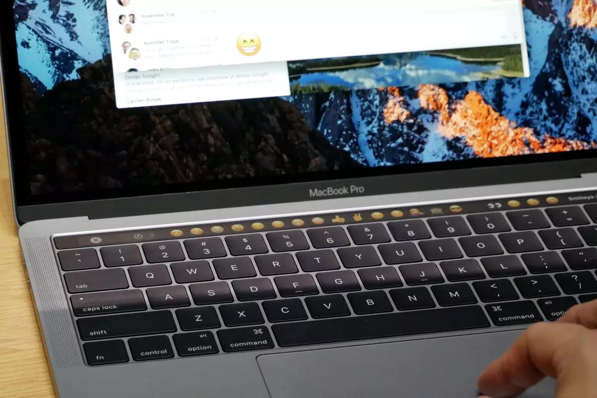 Yadda za a hada sabon MacBook Pro tare da mashaya taɓawa ba tare da maɓallin wuta ba?