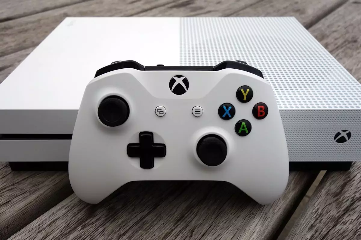 Opisyal nga Pagbaligya sa Xbox One S