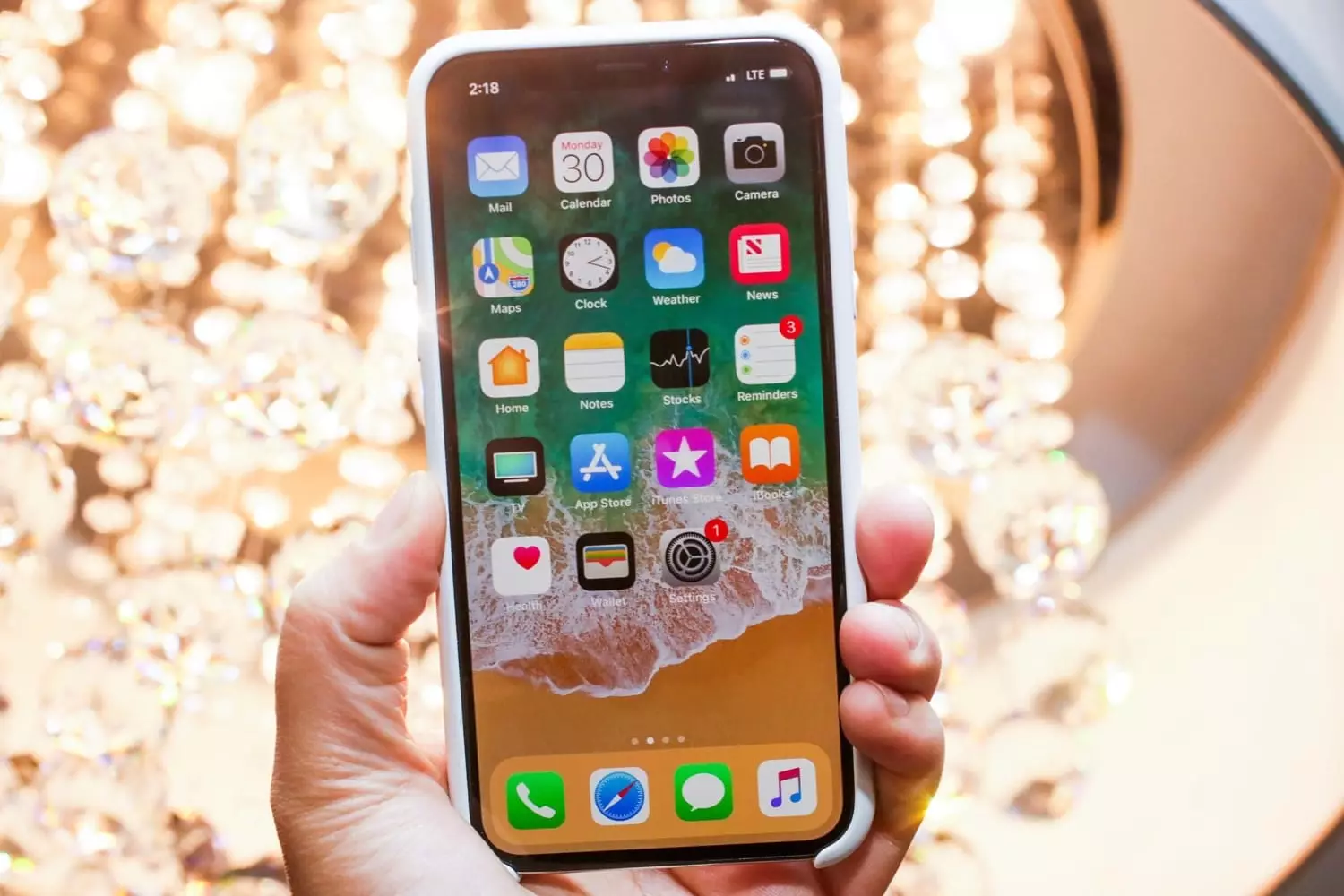 Vào năm 2018, Apple sẽ phát hành phiên bản điện thoại thông minh iPhone X đặc biệt 