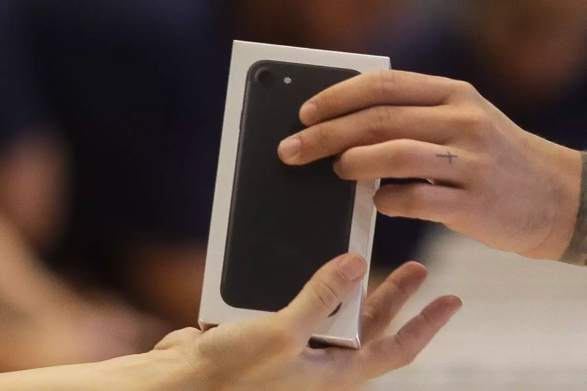 Il-ġranet tal-iPhone huma kkunsidrati - Apple se jirrilaxxa prodott aktar ta 'suċċess li jixtri miljuni 5252_1