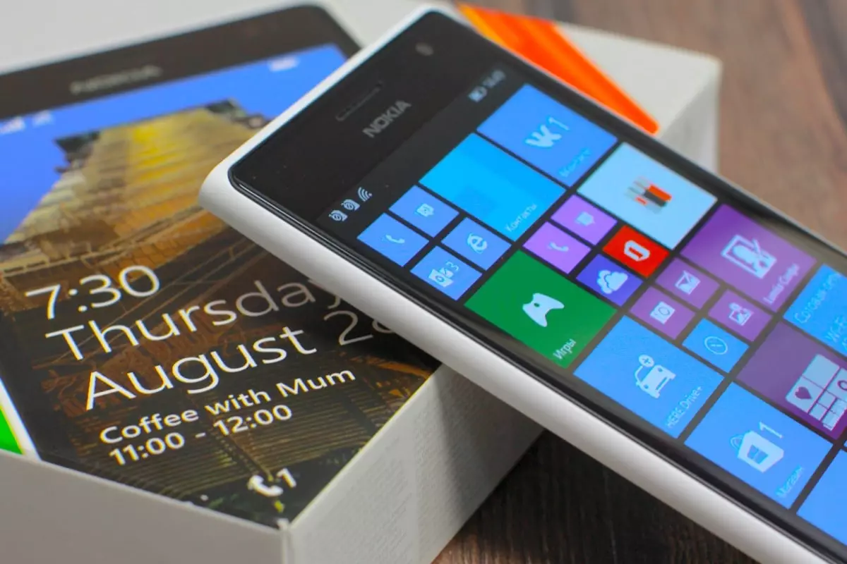 Gostyngodd y galw am Ffonau Smart Microsoft Lumia mewn blwyddyn 81%