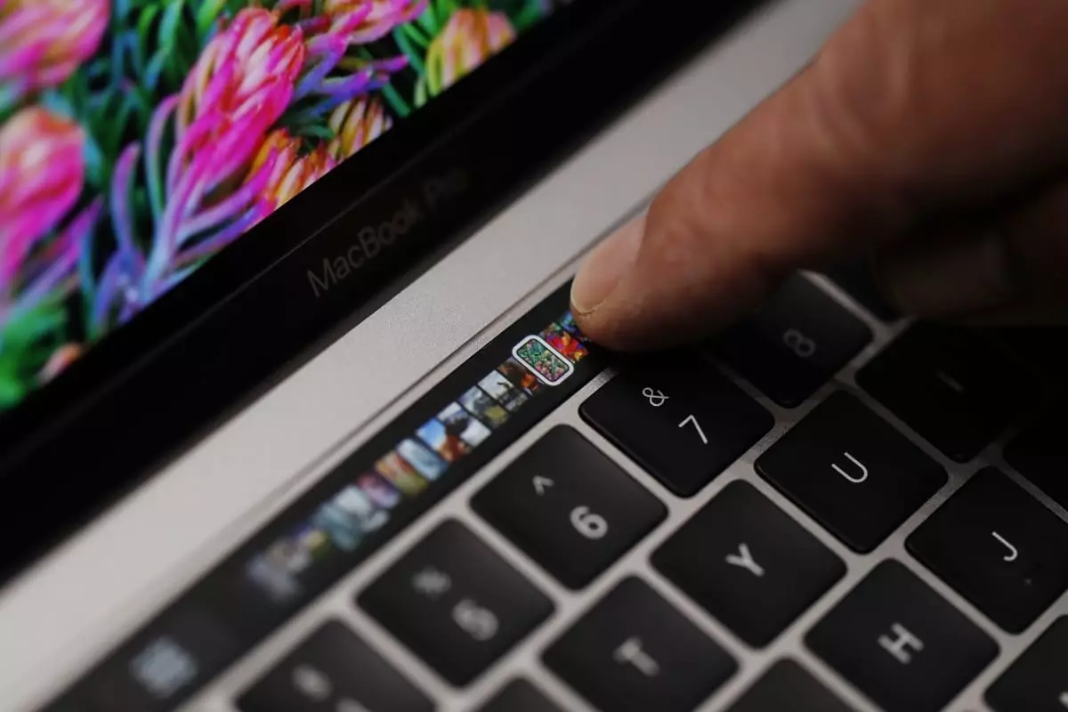 MacBook Pro Mudelivahemik täiendatakse uue sülearvuti ilma puudutuseta