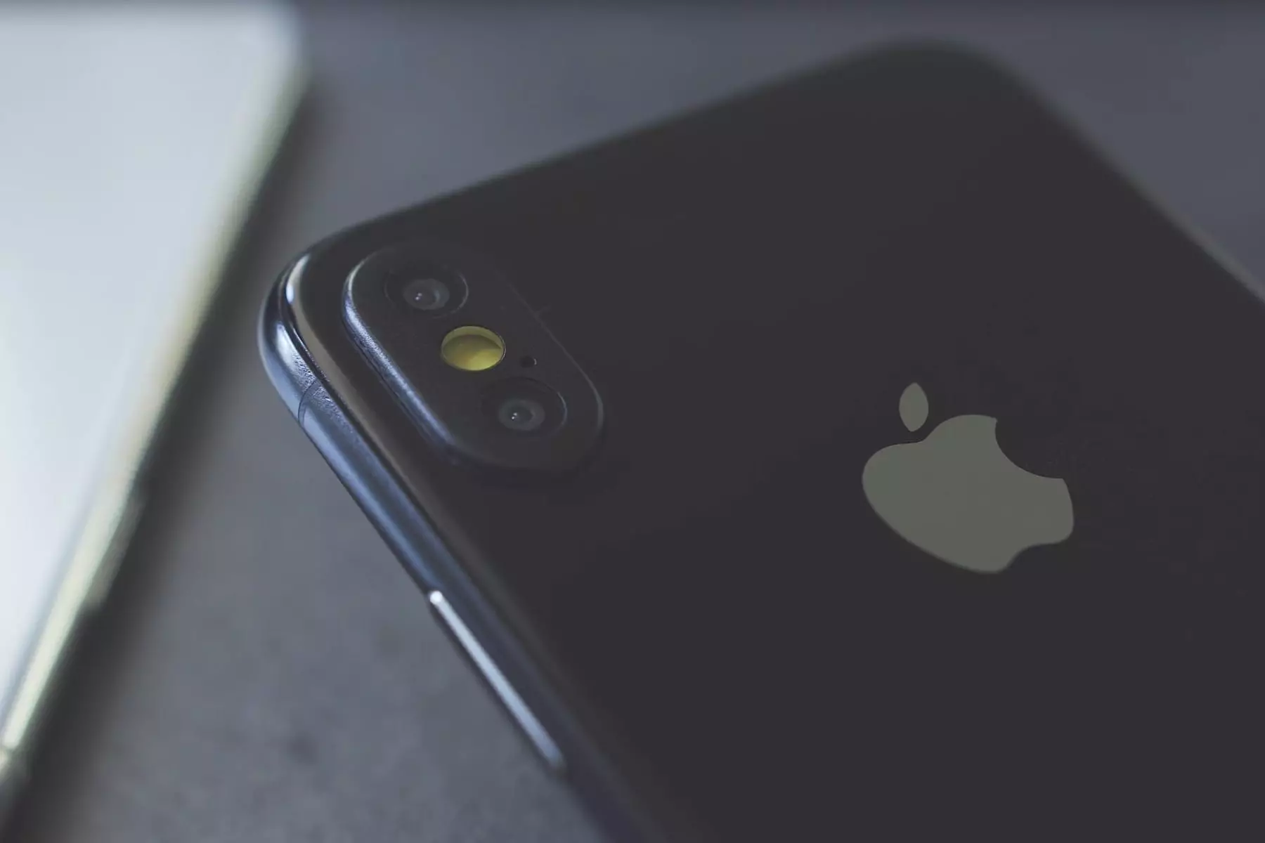 Thenga i-iPhone 8 Ungakwazi kuphela inhlanhla enkulu ngenxa yephutha le-apula