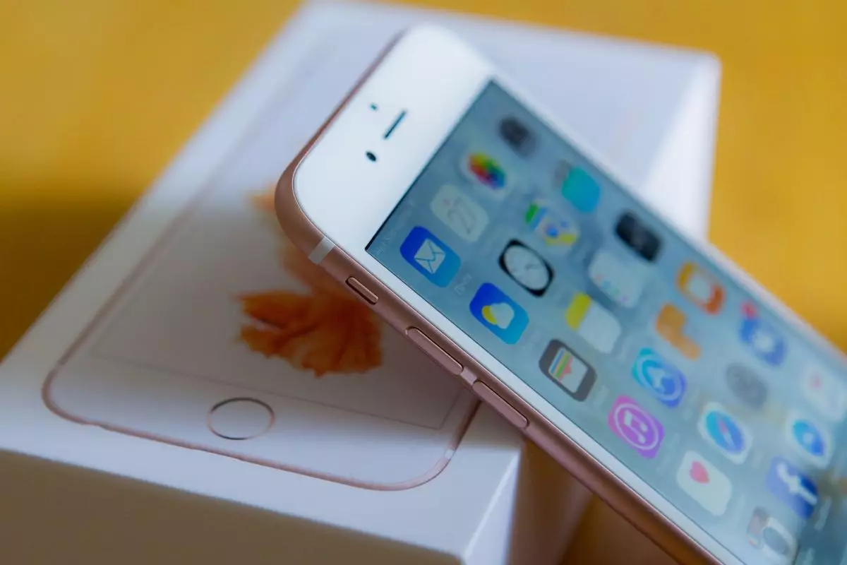 Köp Apple iPhone 6s i Rose Gold Color har blivit möjligt för $ 439